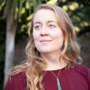 Ria Holmes | About | Te Herenga Waka — Victoria University of Wellington
